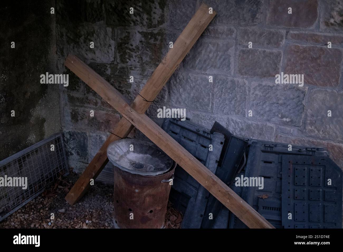 In the gloaming of dawn, in Queen’s Park, in Glasgow, Scotland, 2 ...