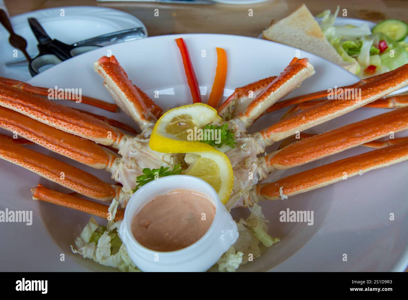 A beautifully plated lunch featuring fresh king crab (kongekrabbe ...