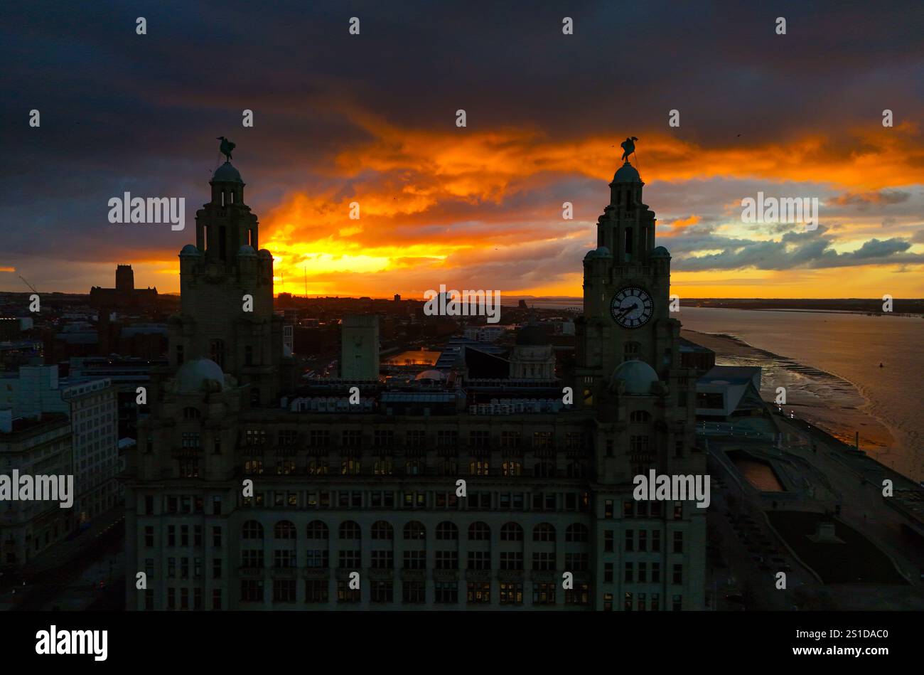 Low sun over liverpool hi-res stock photography and images - Alamy