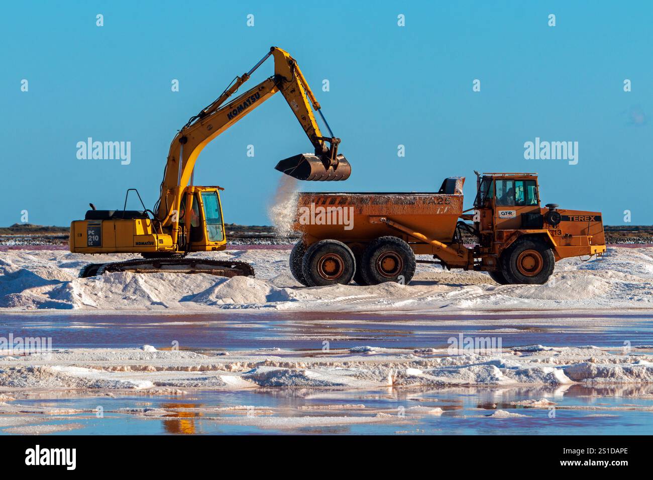 Salt harvesting at the Salin de l’ile St-Martin. Gruissan Saltworks ...