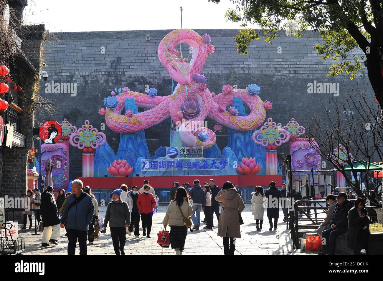 Tourists visit the Laomendong scenic area to welcome the New Year in ...