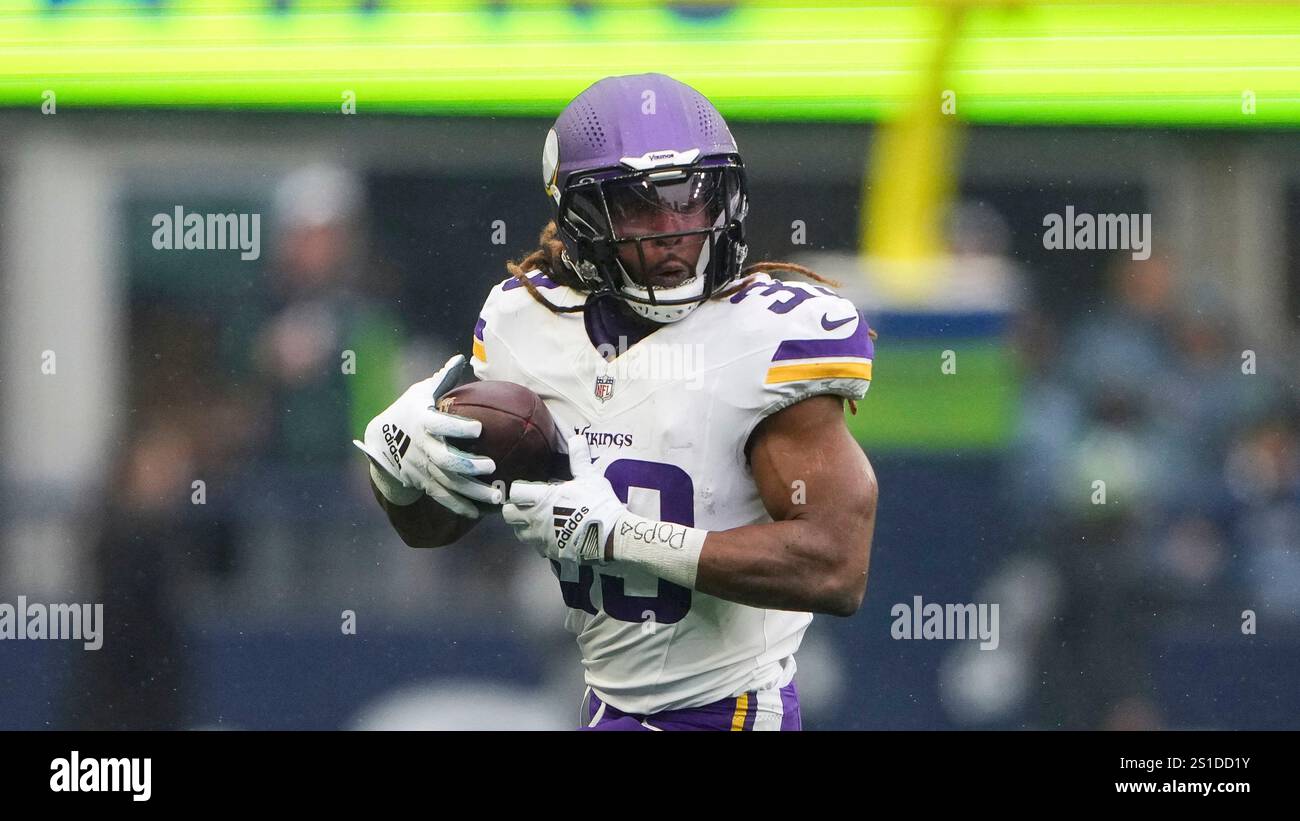 Minnesota Vikings running back Aaron Jones Sr. runs the ball against ...