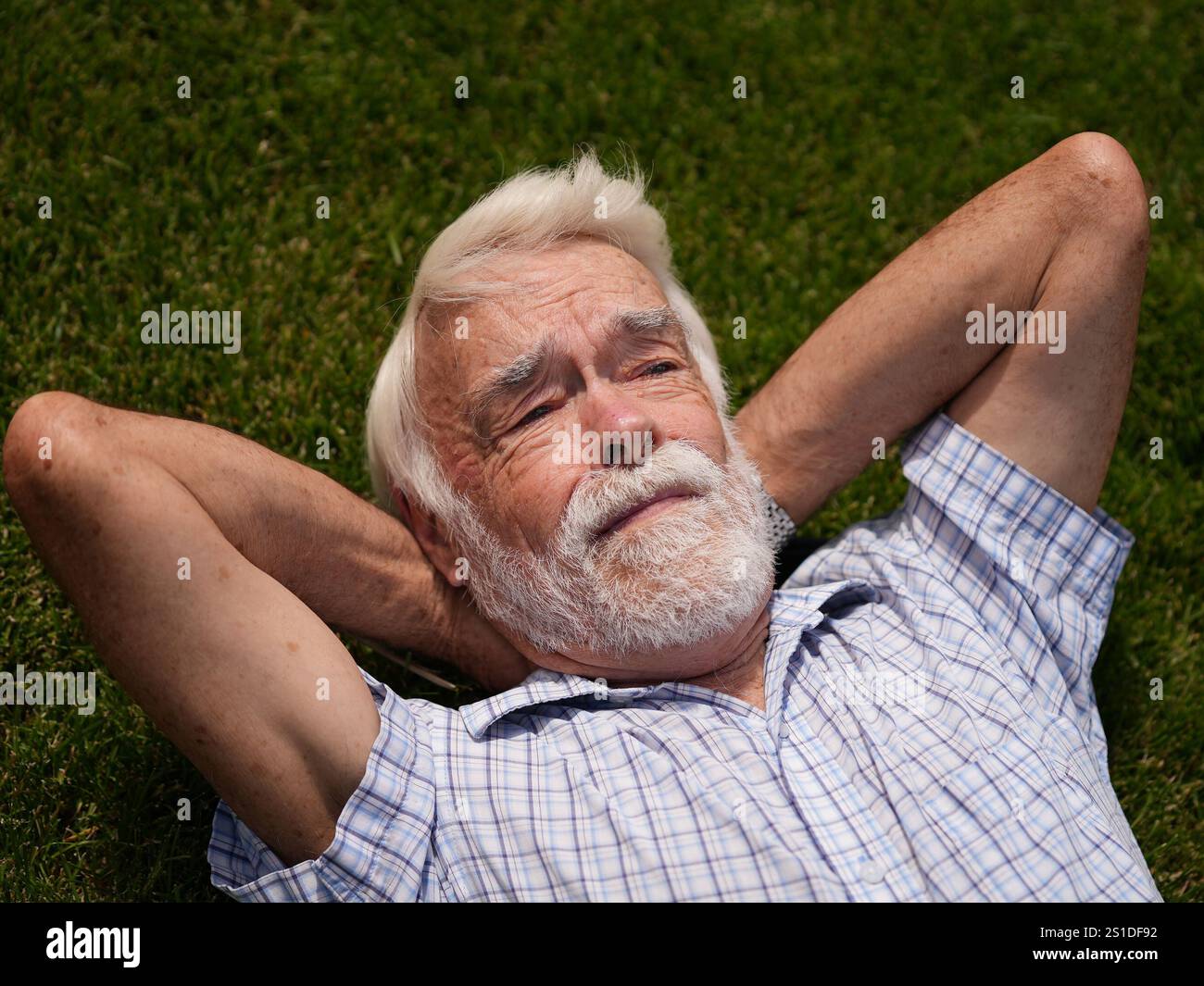 BRUCE FARRER in EL METODO FARRER (2024), directed by ESTHER MORENTE ...
