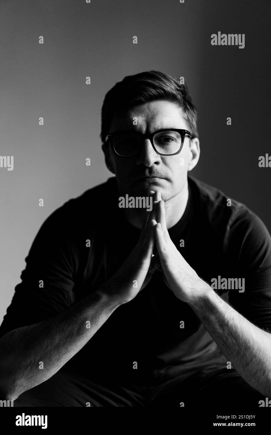 Portrait handsome 30s black hi-res stock photography and images - Alamy