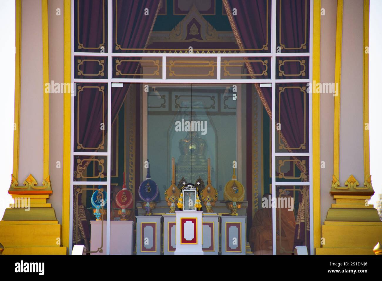 Sacred relics of Buddha tooth from China enshrined in antique style ...