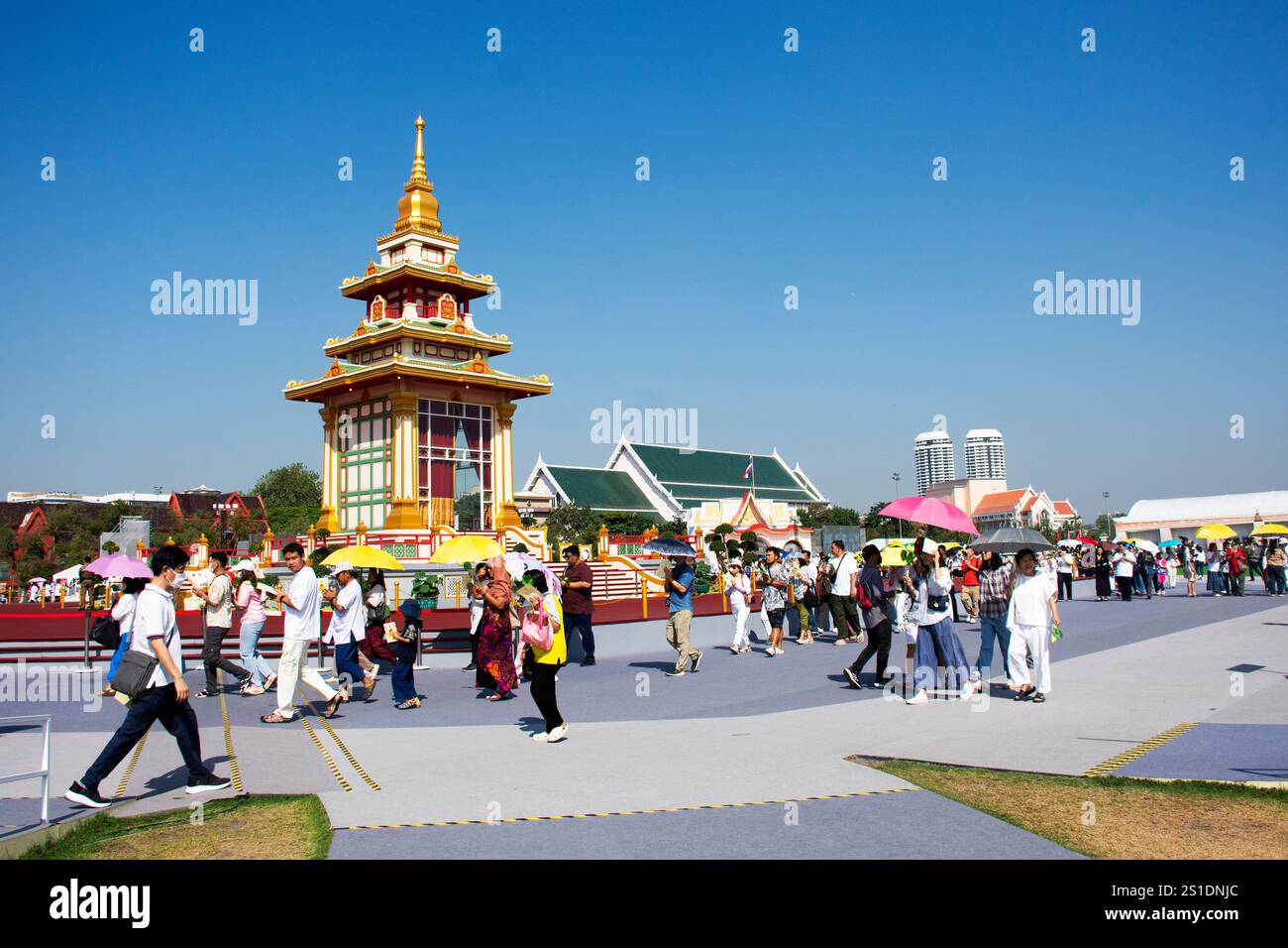 Sacred relics of Buddha tooth from China enshrined in antique style ...