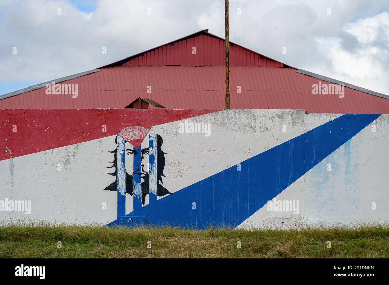 A poorly designed image of Ernesto Che Guevara on the fence of a ...