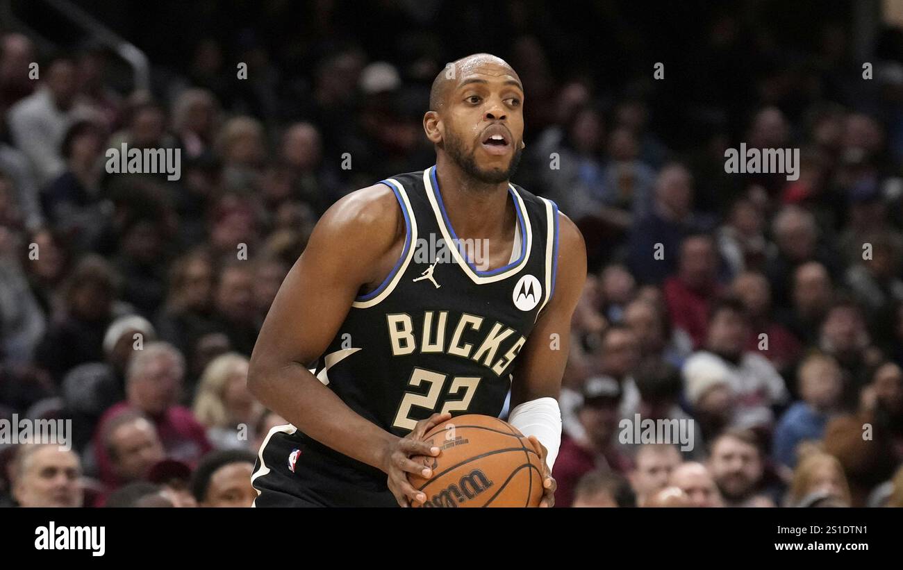 Milwaukee Bucks forward Khris Middleton (22) in the second half of an ...