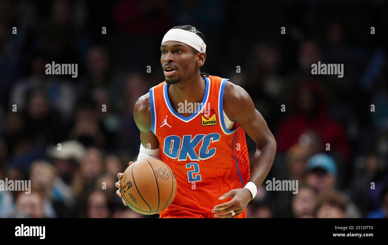 Oklahoma City Thunder guard Shai Gilgeous-Alexander (2) brings the ball ...