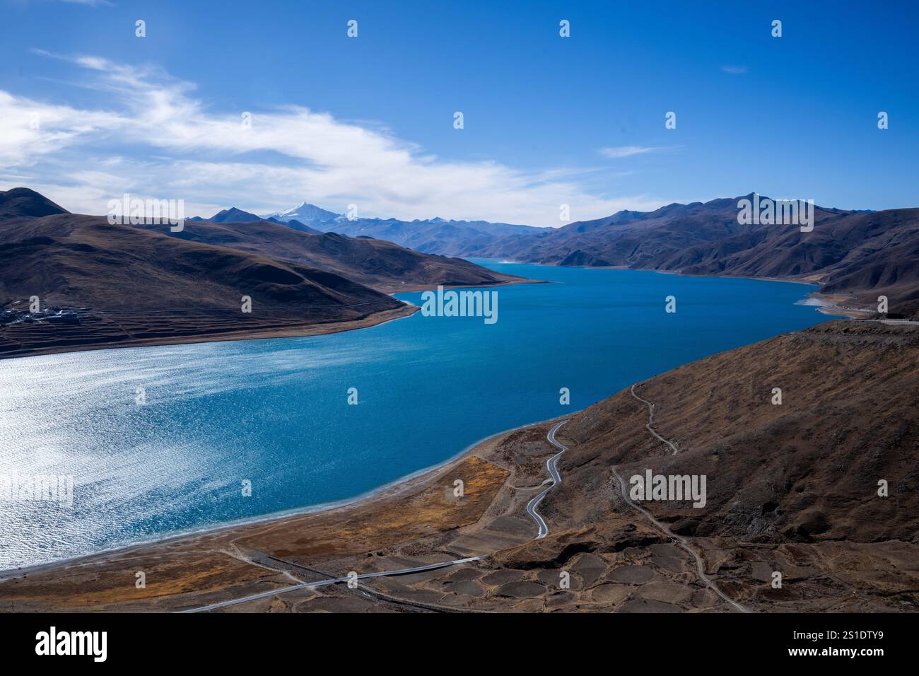(250103) -- LHASA, Jan. 3, 2025 (Xinhua) -- This photo shows the ...
