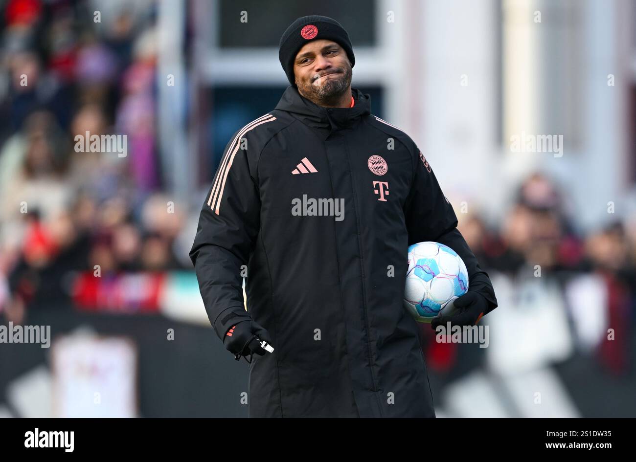 Munich, Germany. 03rd Jan, 2025. Soccer, Bundesliga, public training ...