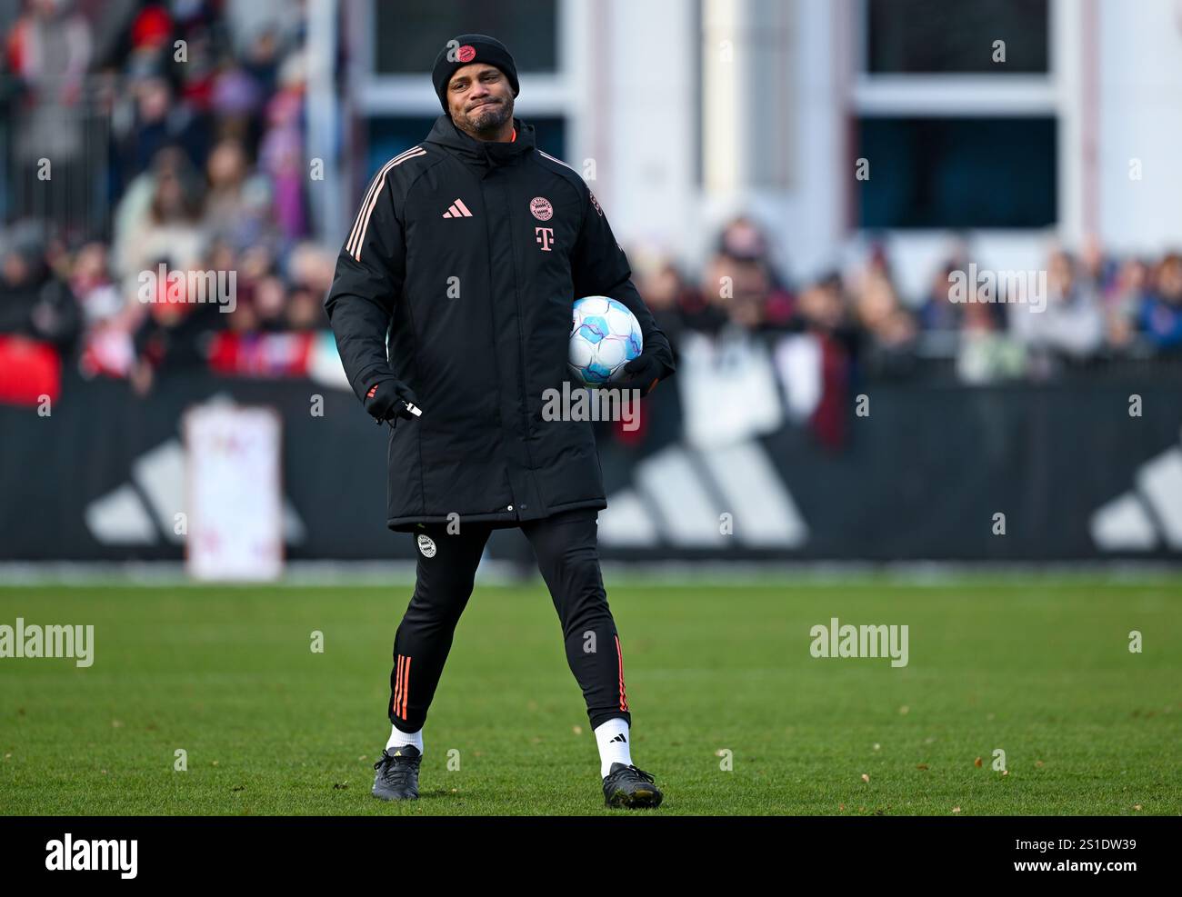 03 January 2025, Bavaria, Munich: Soccer, Bundesliga, public training ...