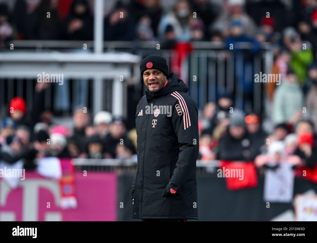 Munich, Germany. 03rd Jan, 2025. Soccer, Bundesliga, public training ...