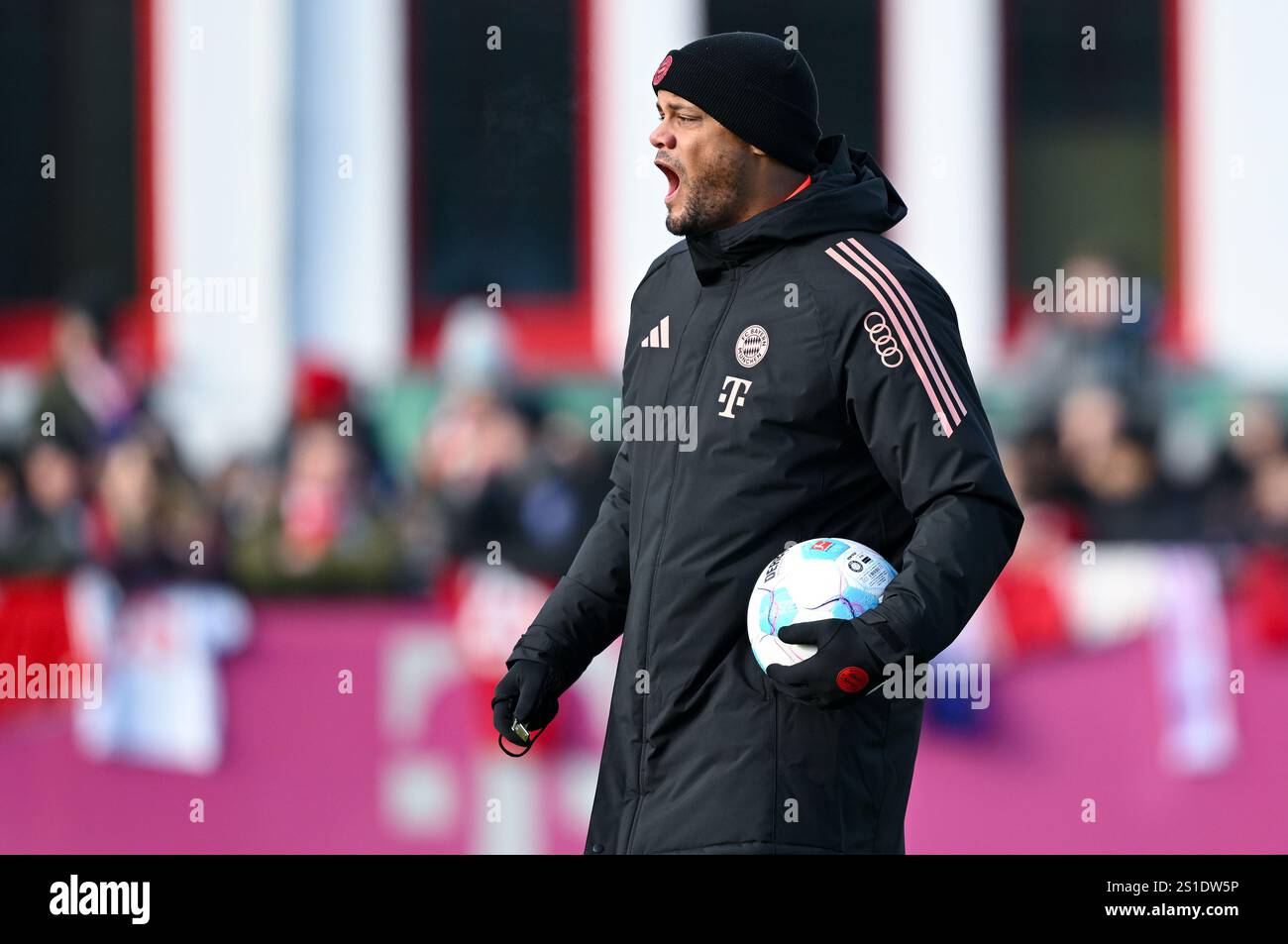 03 January 2025, Bavaria, Munich: Soccer, Bundesliga, public training ...