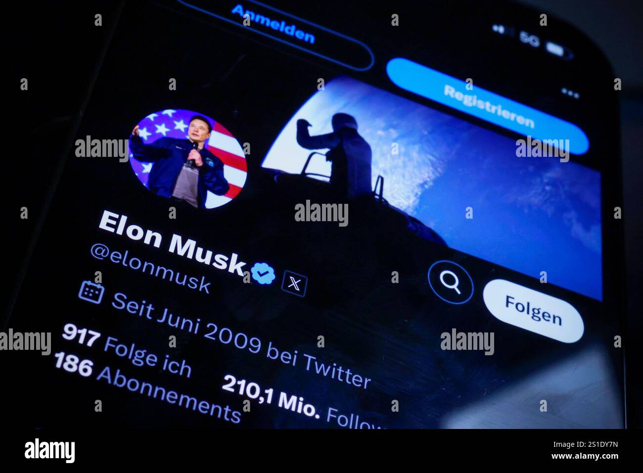 Der X Account von Elon Musk ist auf einem Smartphone zu sehen. Berlin ...