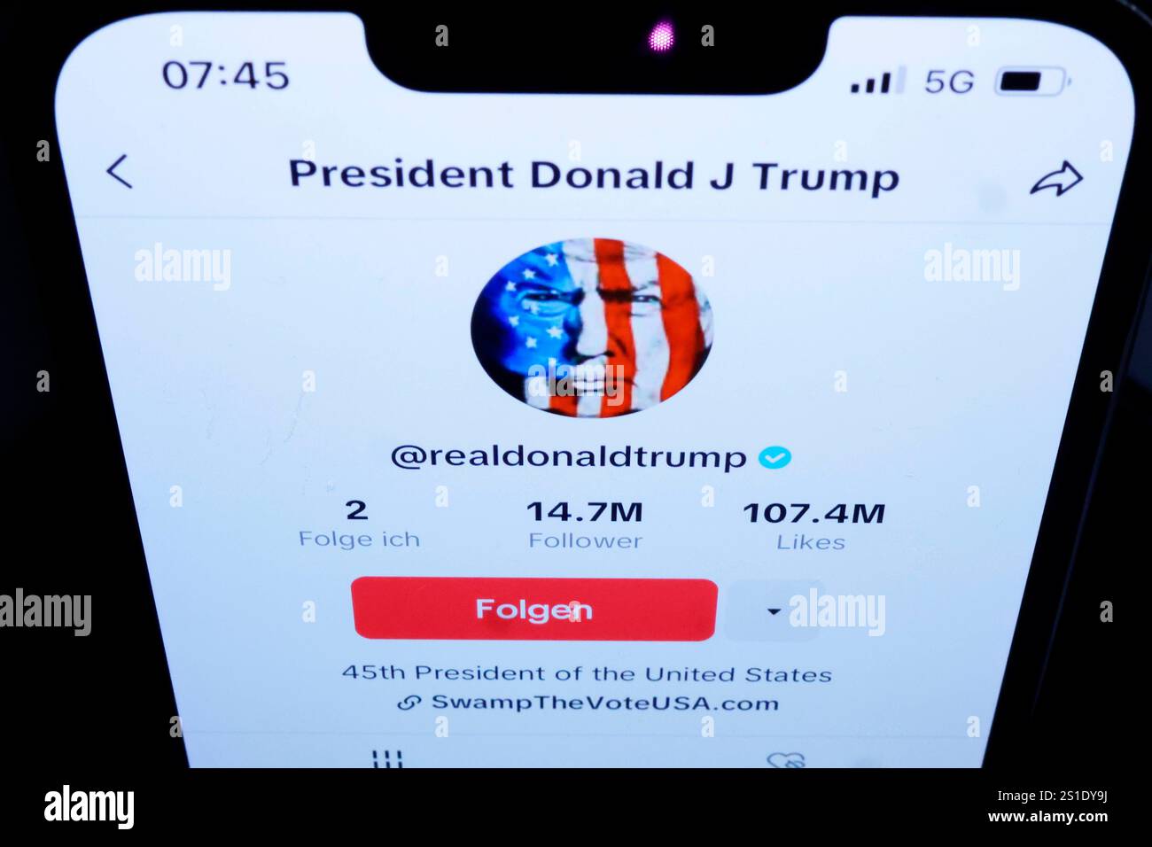 Der Instagram Account von Donald Trump ist auf einem Smartphone zu ...
