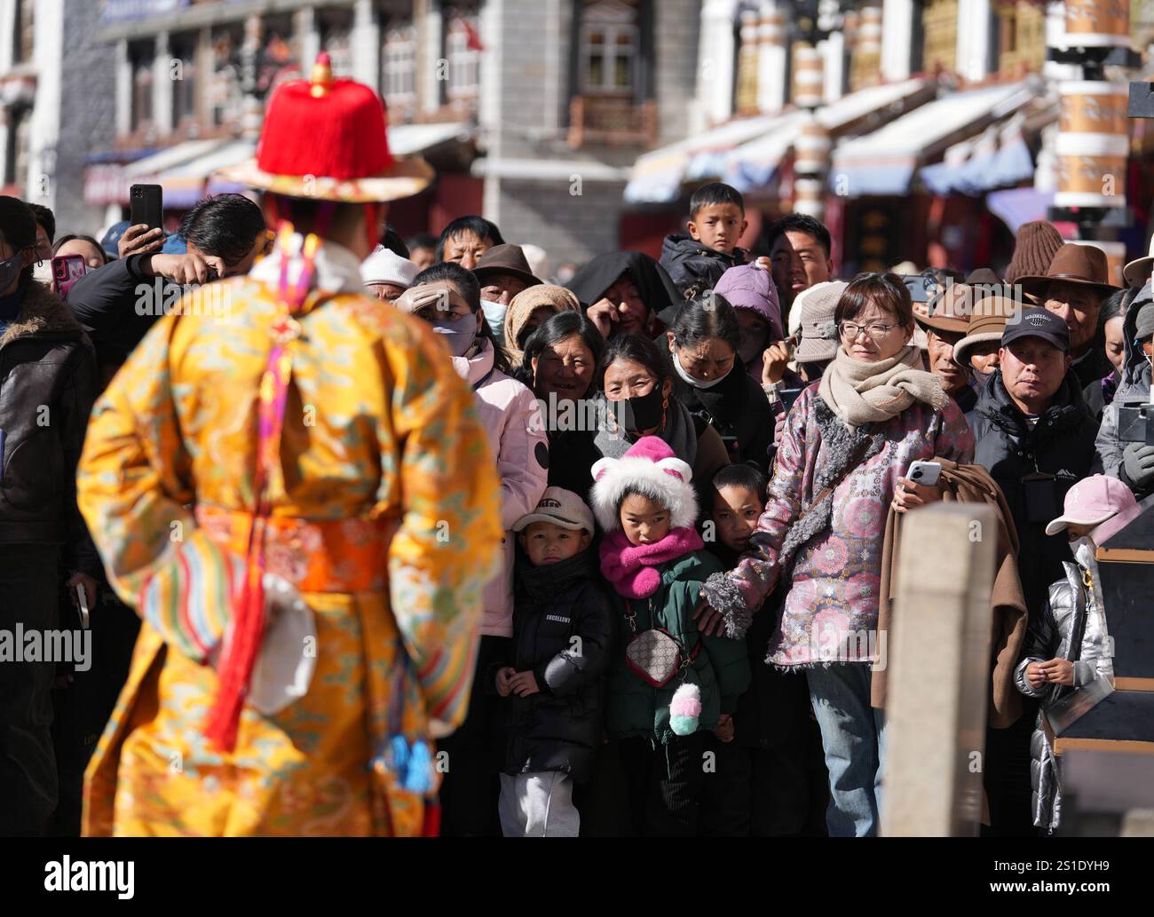 Lhasa, China's Xizang Autonomous Region. 3rd Jan, 2025. A model wearing ...