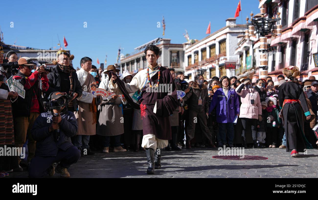 Lhasa, China's Xizang Autonomous Region. 3rd Jan, 2025. A model wearing ...