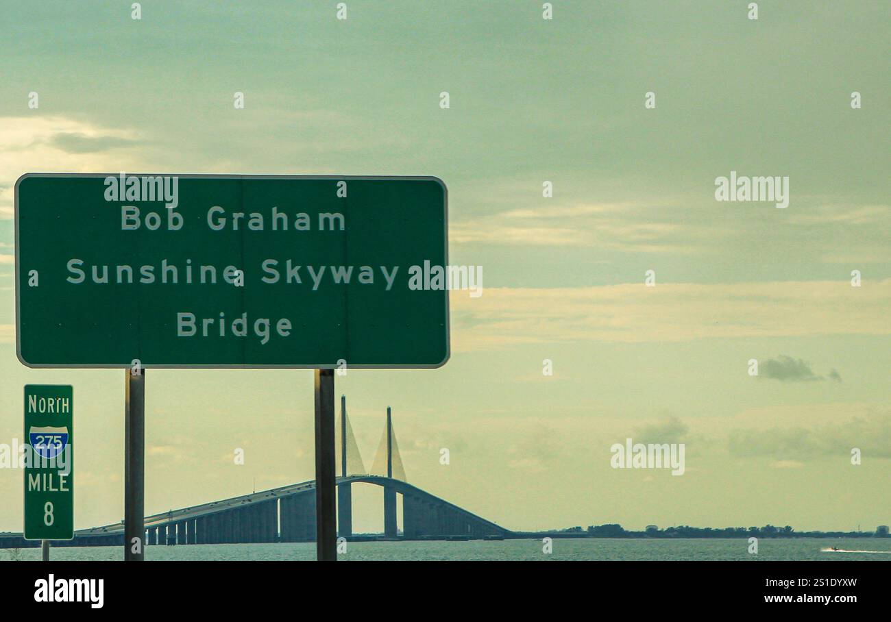 Schild sunshine skyway bridge hi-res stock photography and images - Alamy