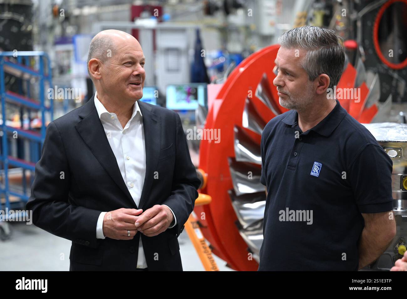 Blankenfelde Mahlow, Germany. 03rd Jan, 2025. Federal Chancellor Olaf ...