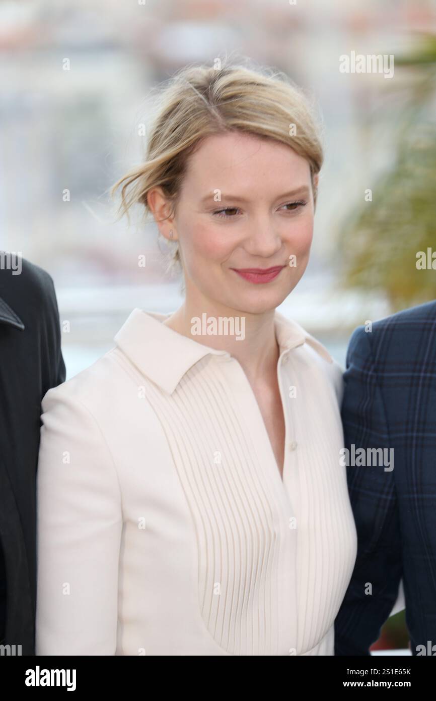 Actress Mia Wasikowska attends the photocall of "Maps To The Stars ...