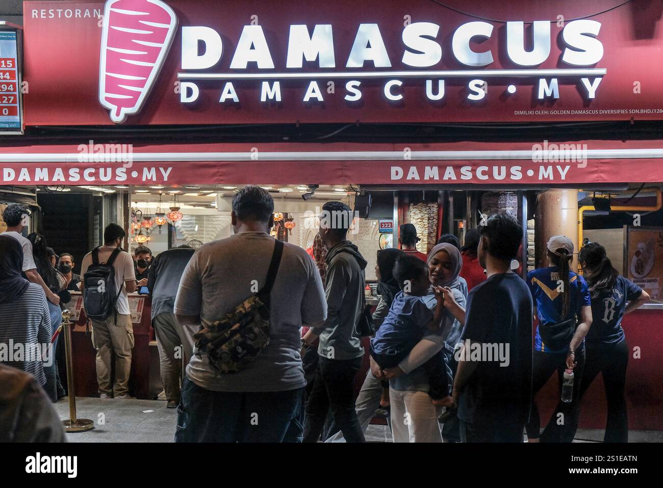Kuala Lumpur, Malaysia. 29th Dec, 2024. Peoples lines up at Damascus an ...