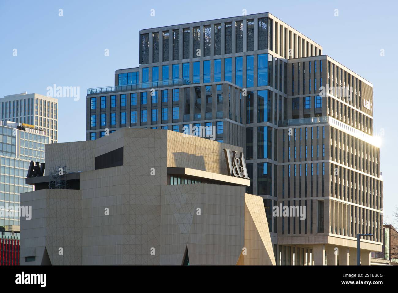 The UAL University of The Arts and London Collage of Fashion campus ...