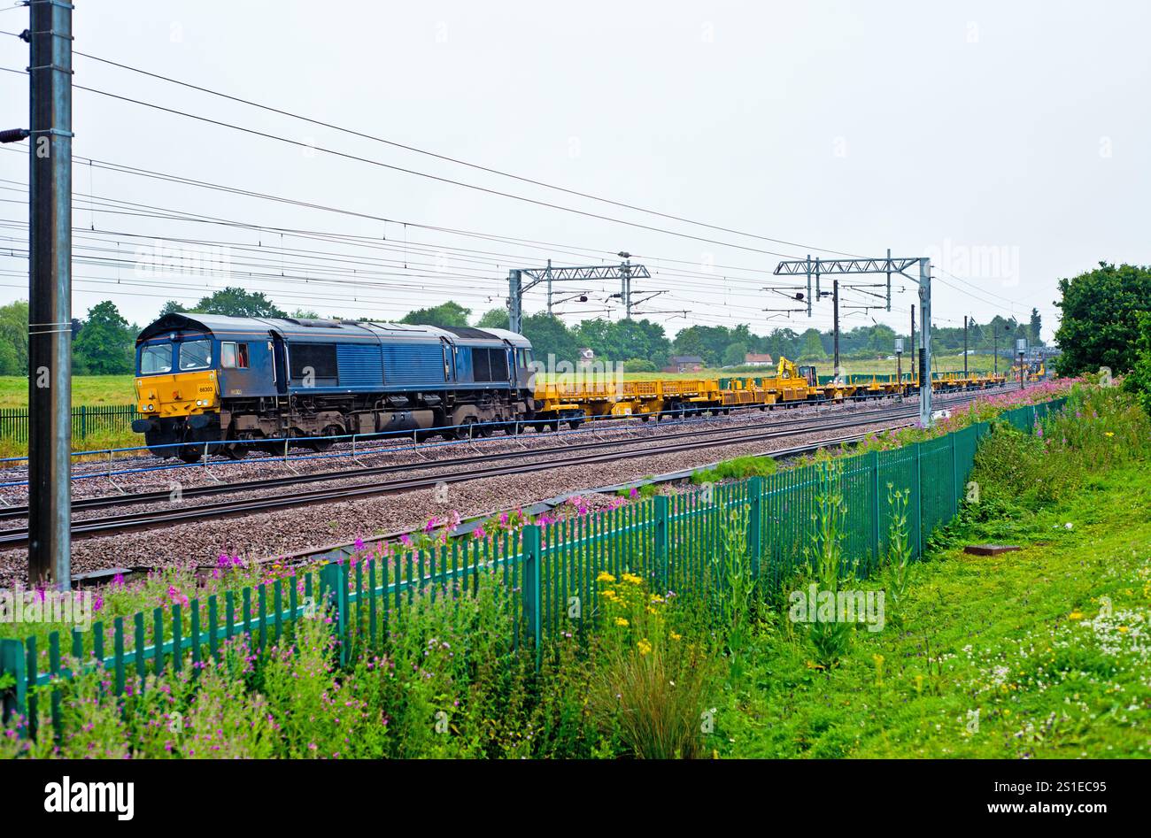 Class 66308 on Engineers Train at Askham Bar, York, Yorkshire, England ...