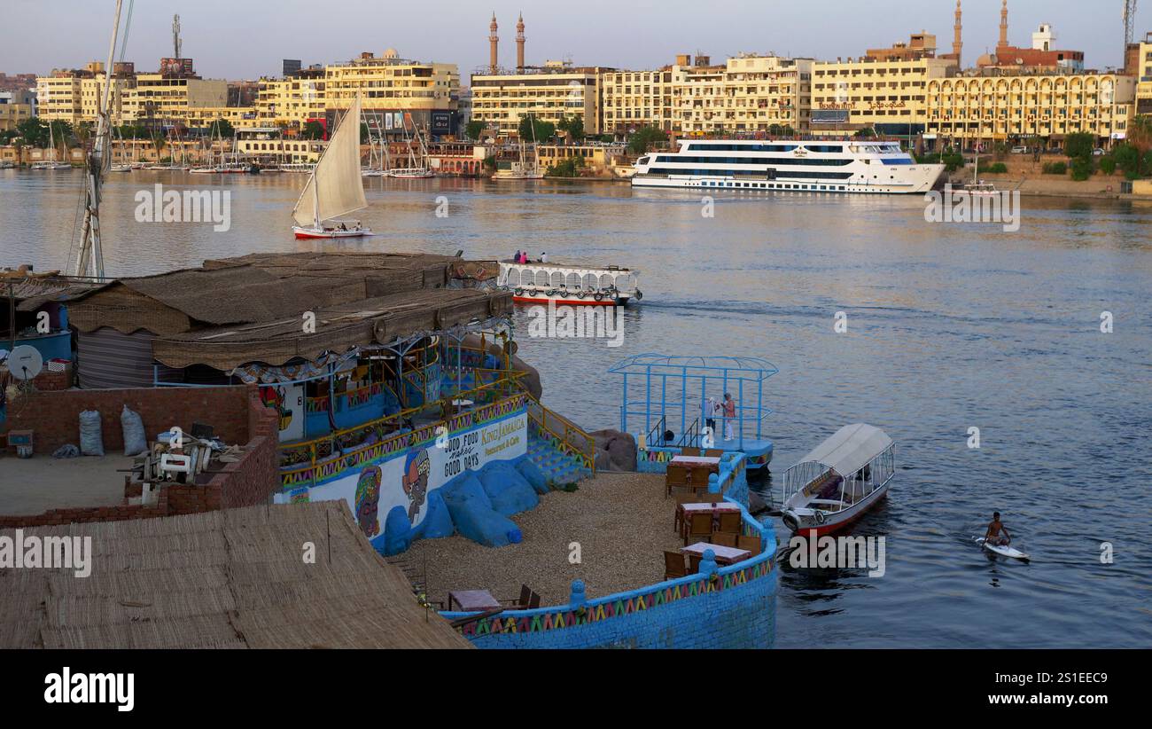 Feluccas and river boats and the Restaurant King Jamaica on the Nile ...