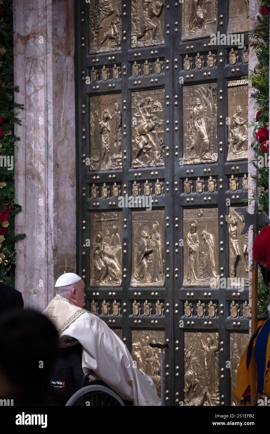 Vatican City, Vatican, 24 december 2024. Pope Francis opens the Holy ...