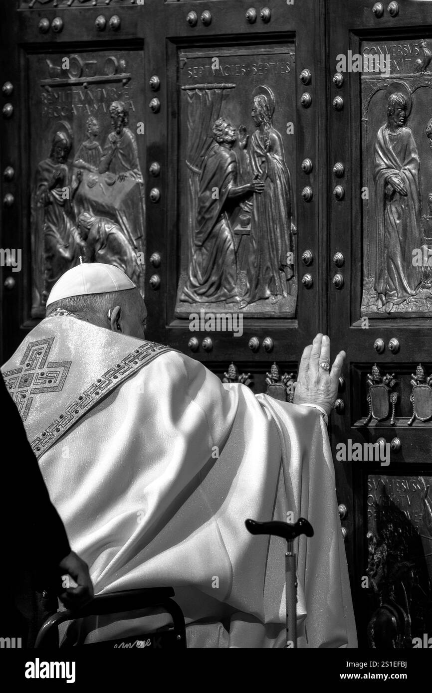 Vatican City, Vatican, 24 december 2024. Pope Francis opens the Holy ...