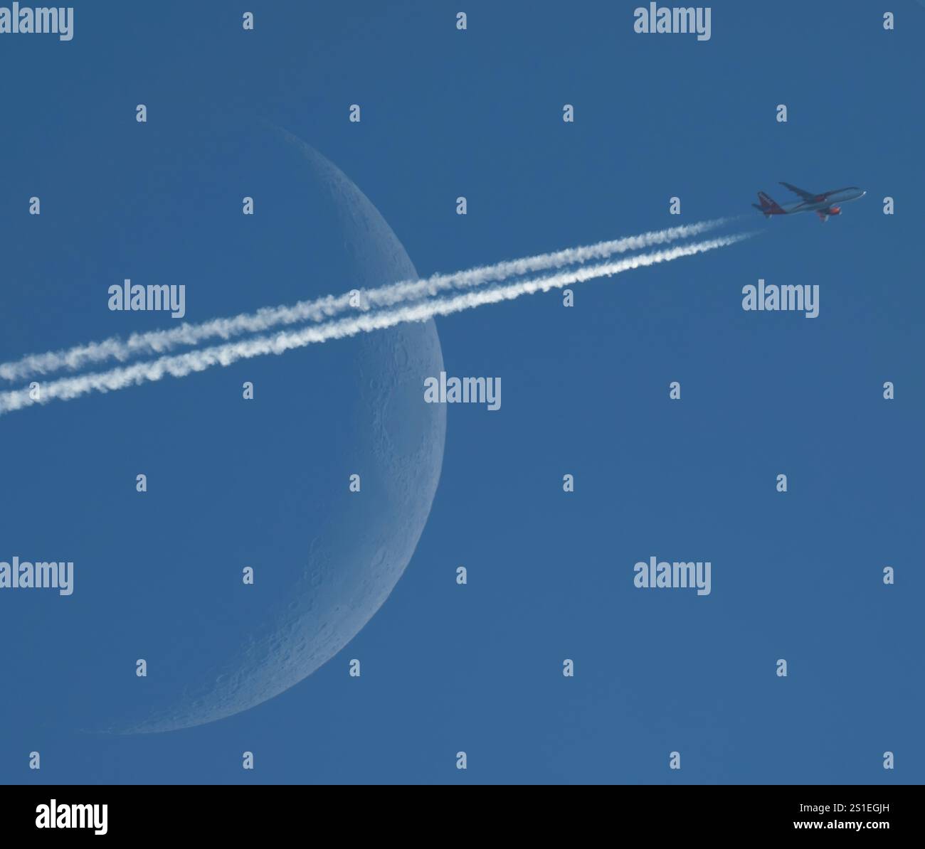 London, UK. 3rd Jan, 2024. The crescent Moon appears close to and below ...