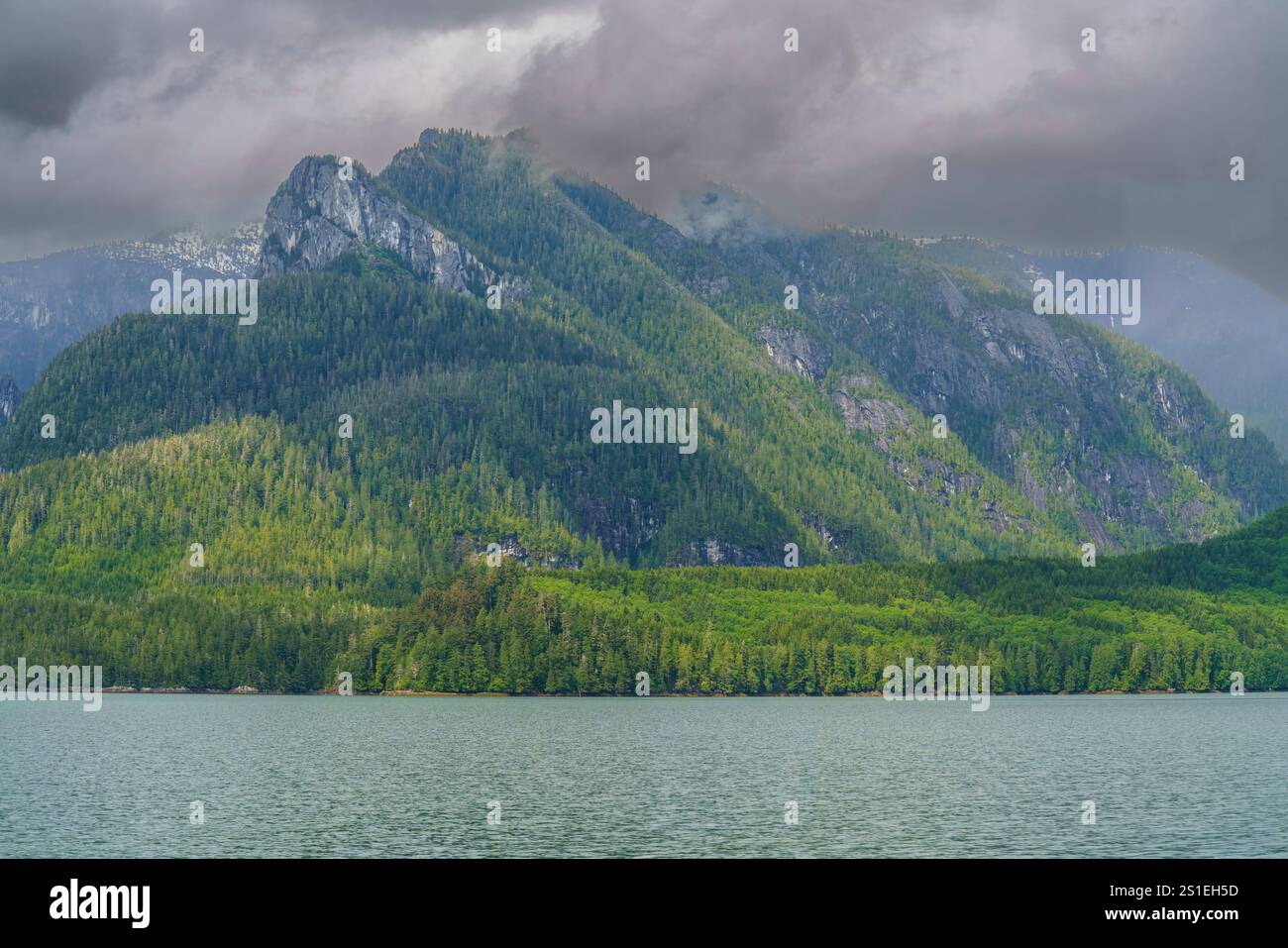 Dramatic setting around Ahnuhati River Valley in Knight Inlet ...