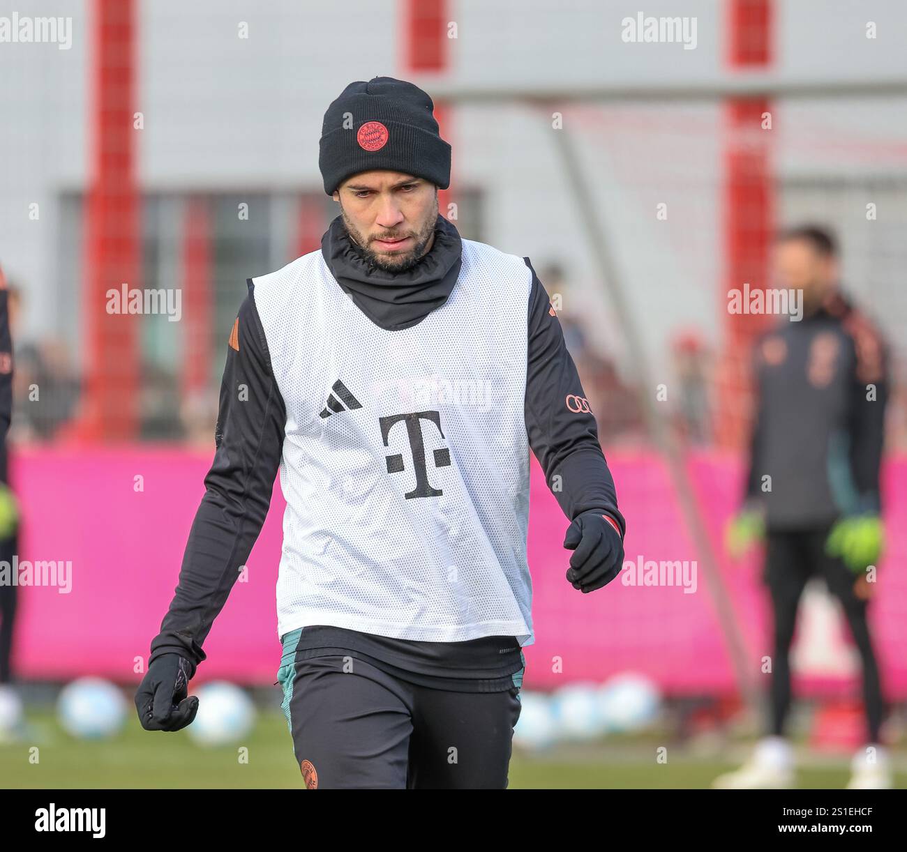 Raphael Guerreiro (FC Bayern Muenchen, #22) beim Training, GER ...