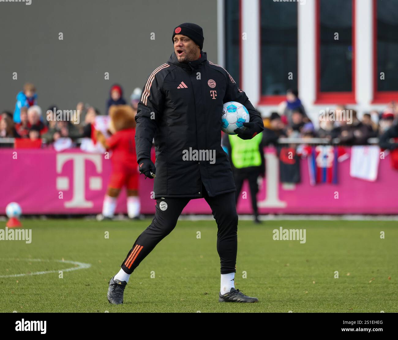 Vincent Kompany (FC Bayern Muenchen, Cheftrainer) beim Training ...