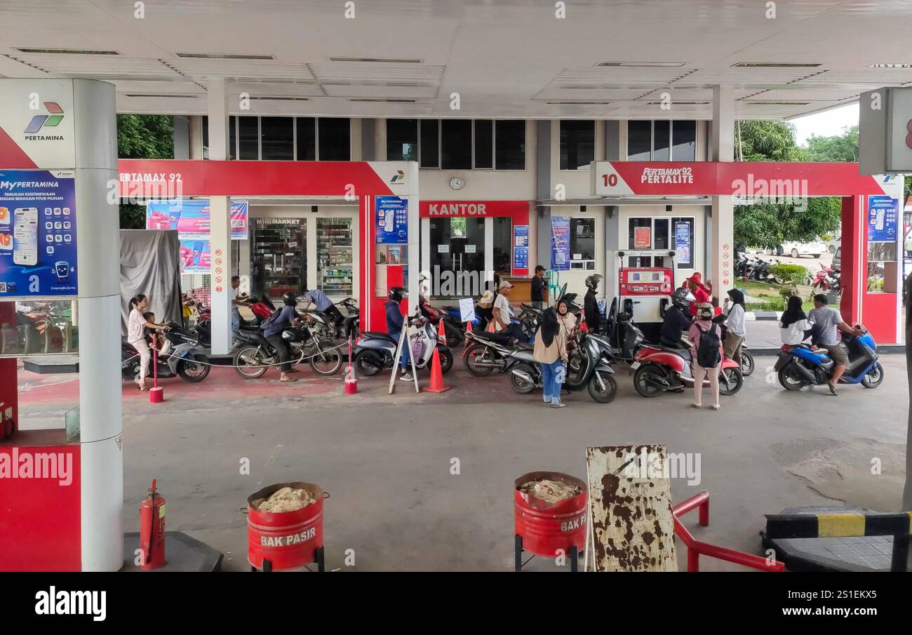January 1, 2025, Dharmasraya, West Sumatra, Indonesia: Motorist queue at a PT Pertamina gas ...