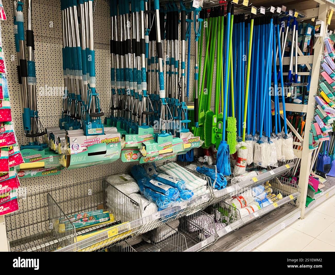 Bucket mop combo hi-res stock photography and images - Alamy