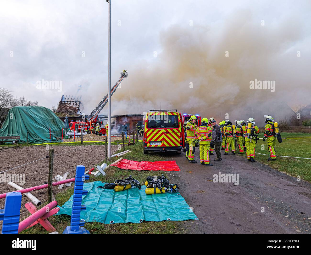 Scheune in Thönse in Vollbrand Großbrand einer Scheune in Ortsteil Burgwedel - Thönse ...