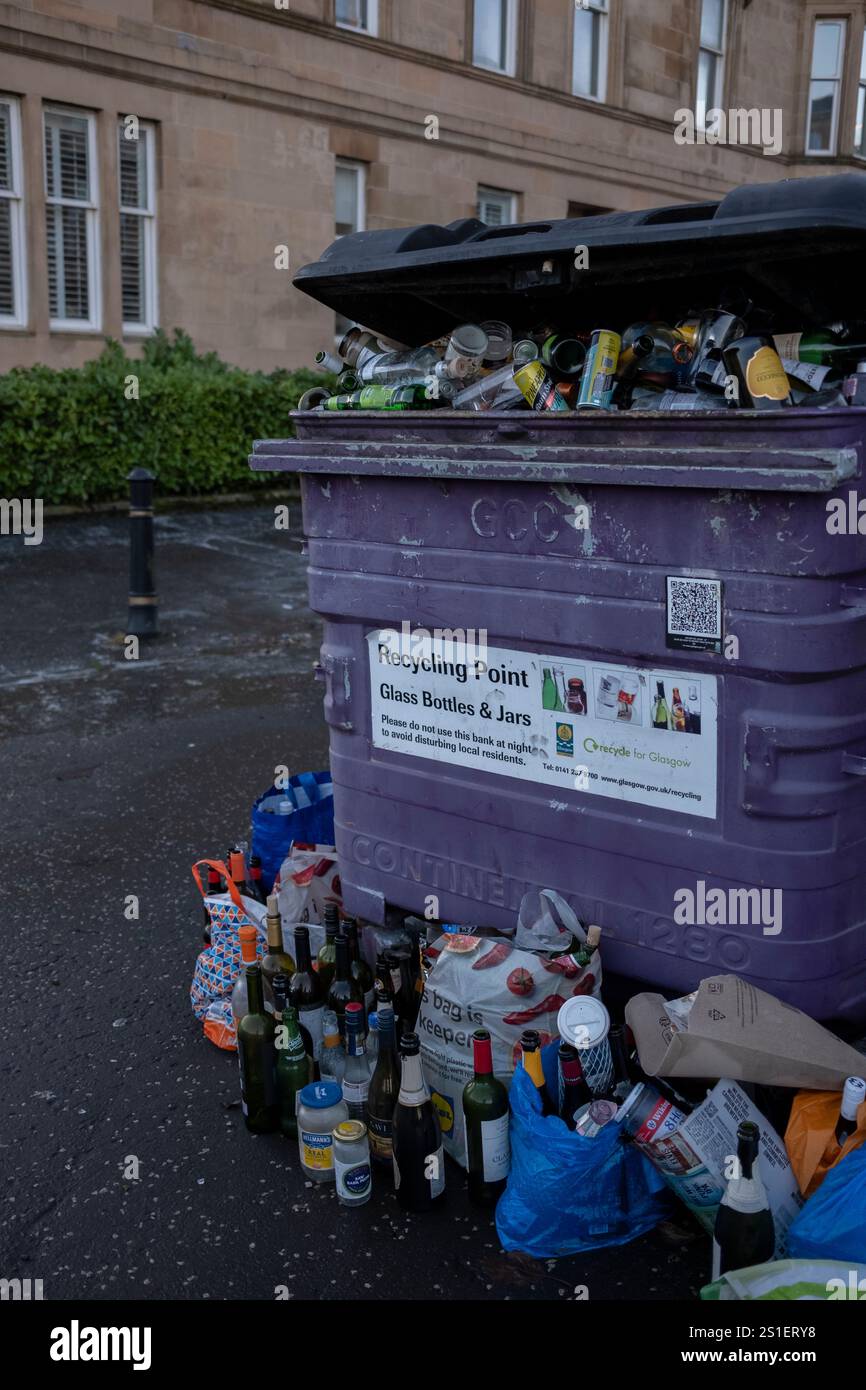 In the gloaming of dusk in Pollokshields, in Glasgow, Scotland, 3 ...