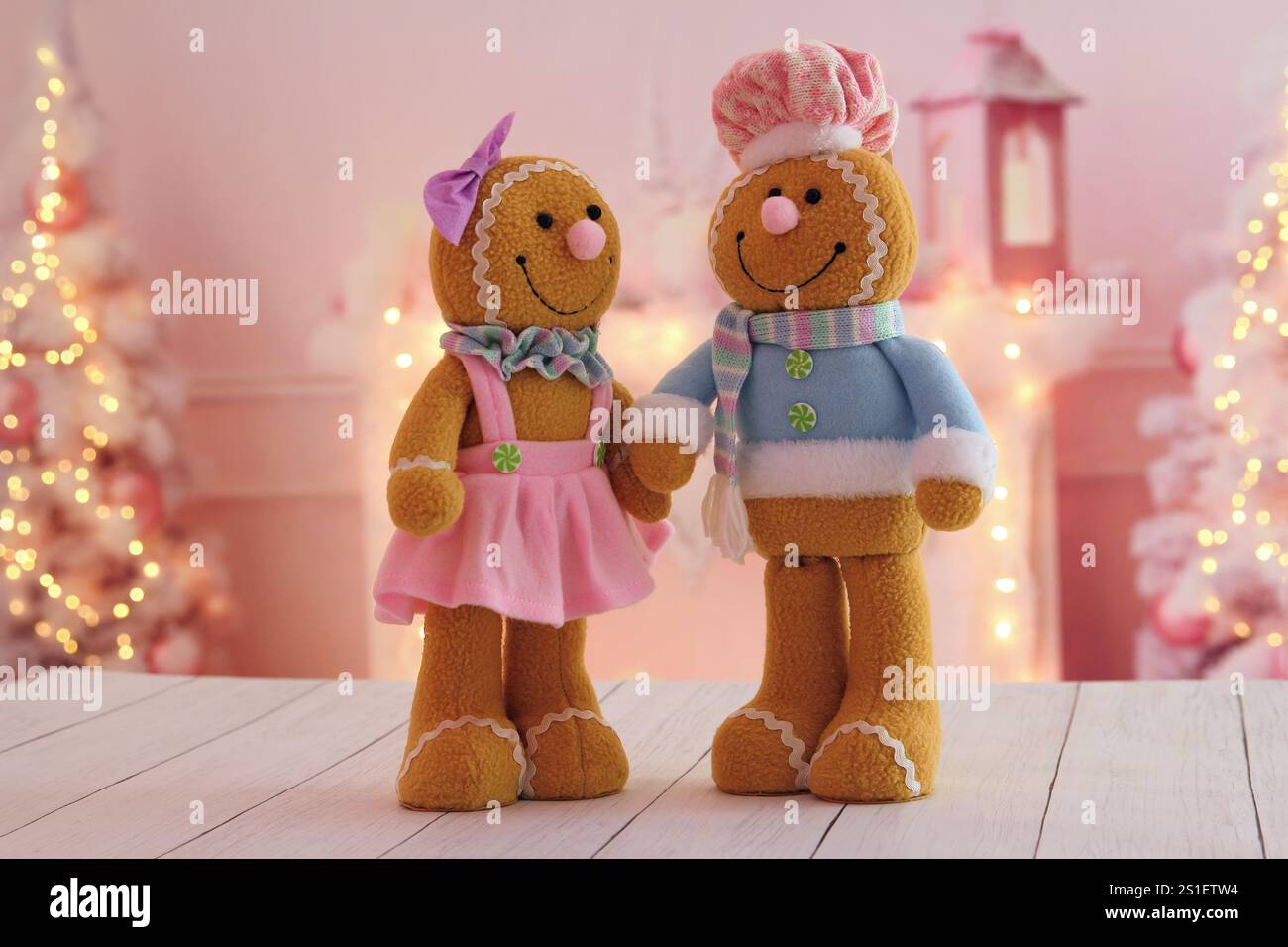 Gingerbread boy and girl in a Christmas holiday scene Stock Photo - Alamy