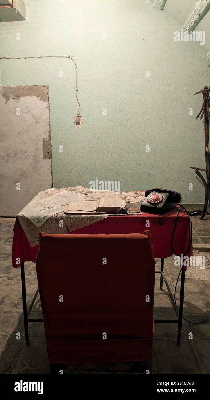 Bomb drill cold war hi-res stock photography and images - Alamy