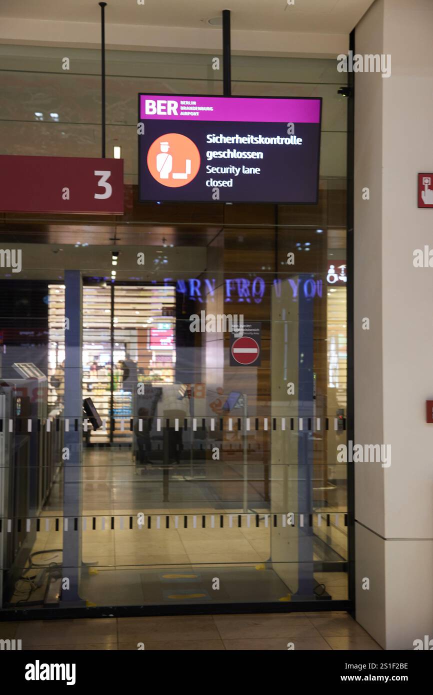 03 January 2025, Brandenburg, Schönefeld: "Security check closed" is ...