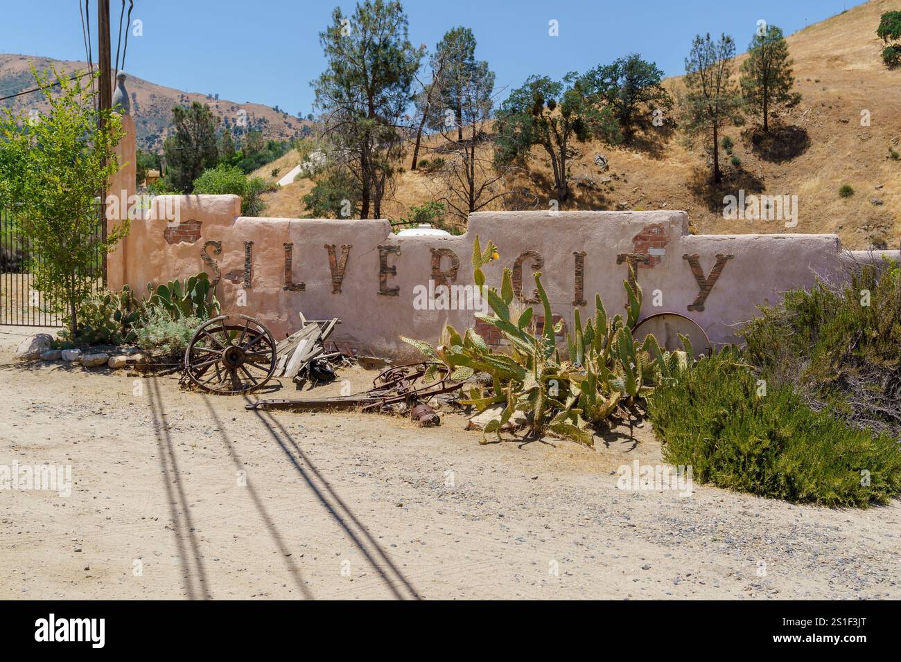 Historic Silver City Ghost Town museum entrance sign in Bodfish ...