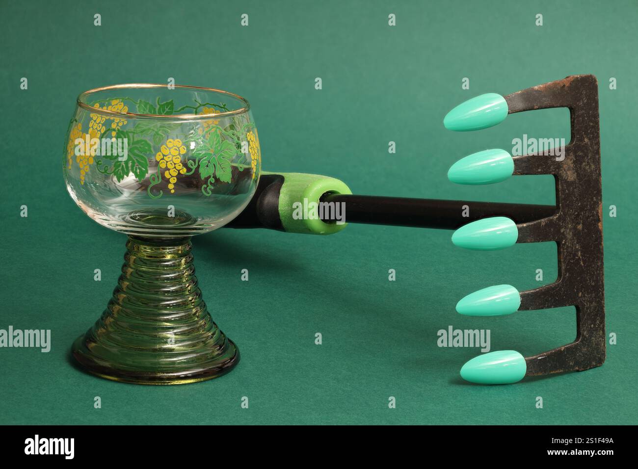 Level head rakes hi-res stock photography and images - Alamy