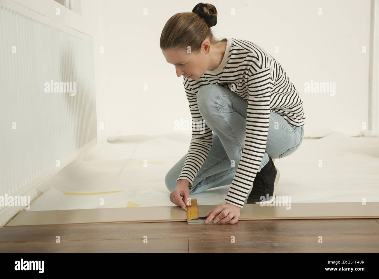 Step by step of laminate flooring installation Stock Photo - Alamy