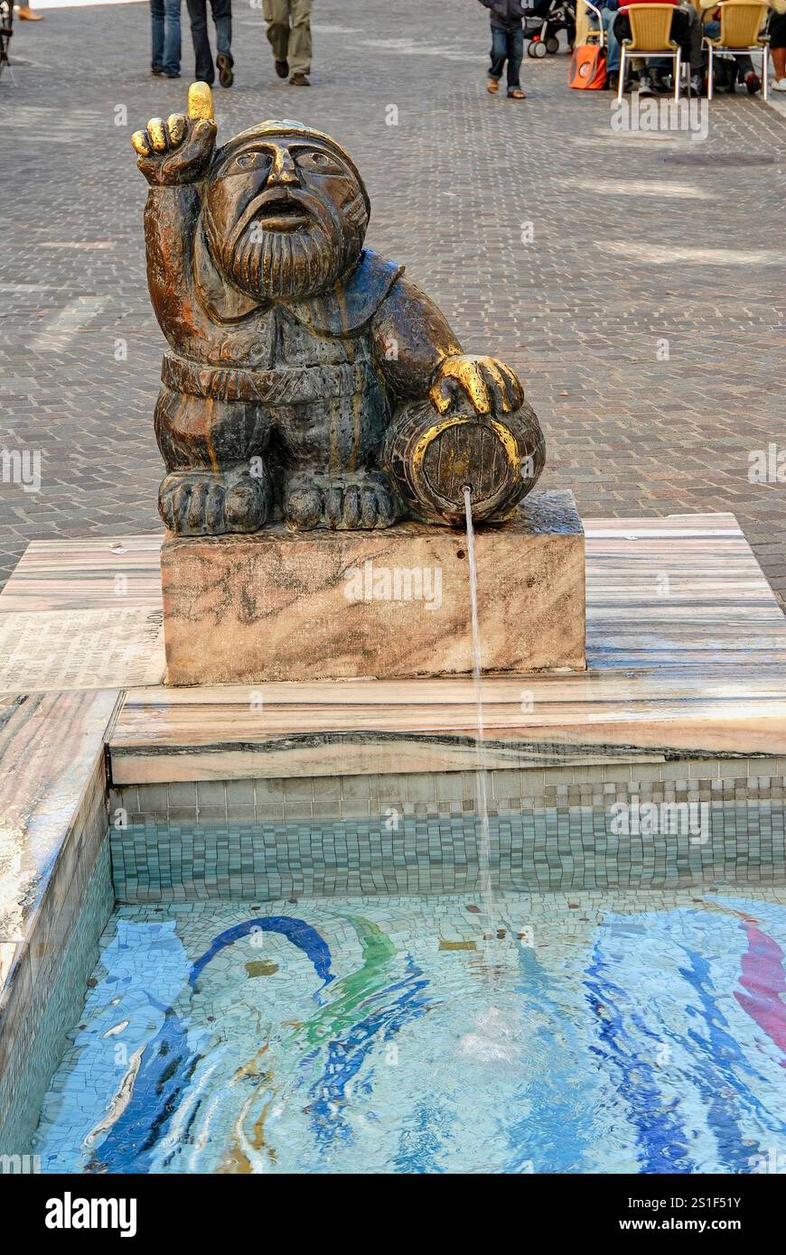 Mandl fountain hi-res stock photography and images - Alamy