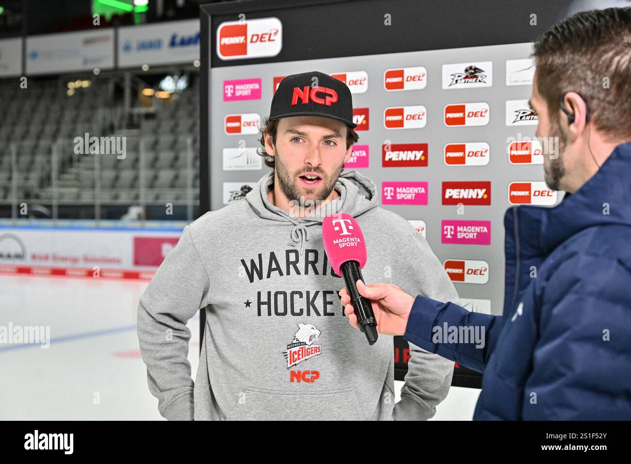 Im Bild Evan BARRATT (N?rnberg Ice Tigers #10) beim Interview von ...
