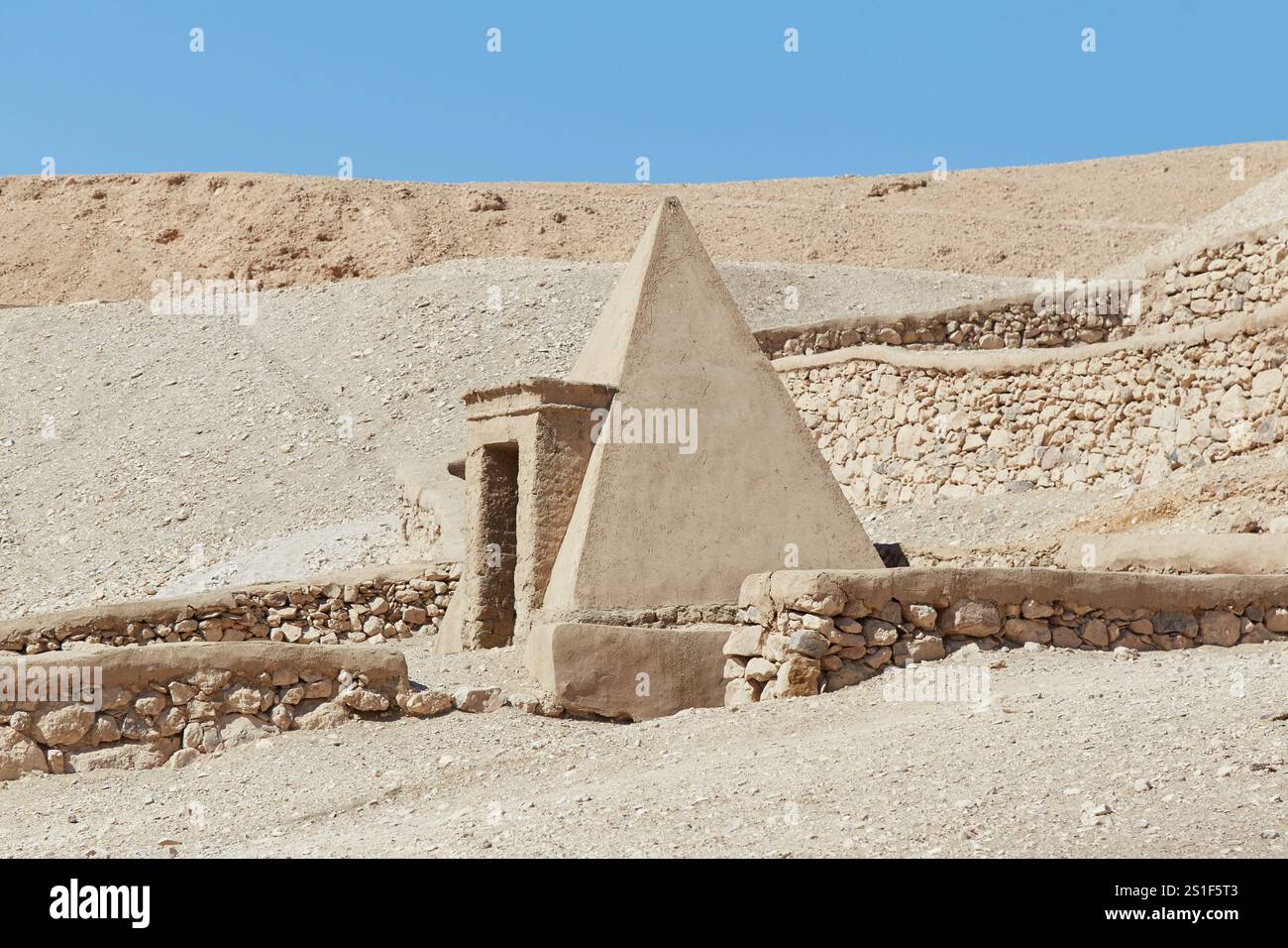 These tombs belonged to the craftsmen and artisans who created the ...