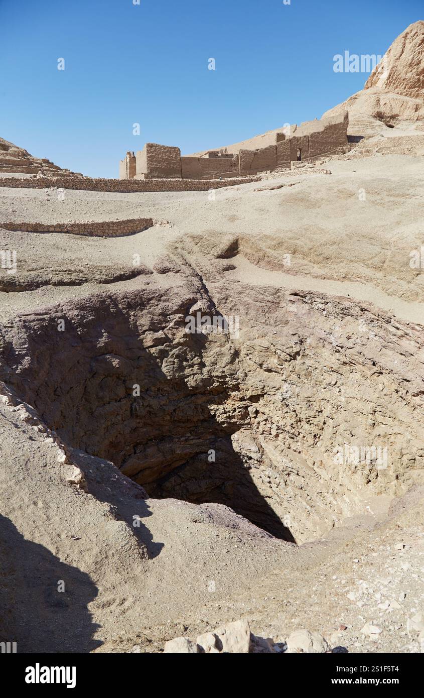 These tombs belonged to the craftsmen and artisans who created the ...