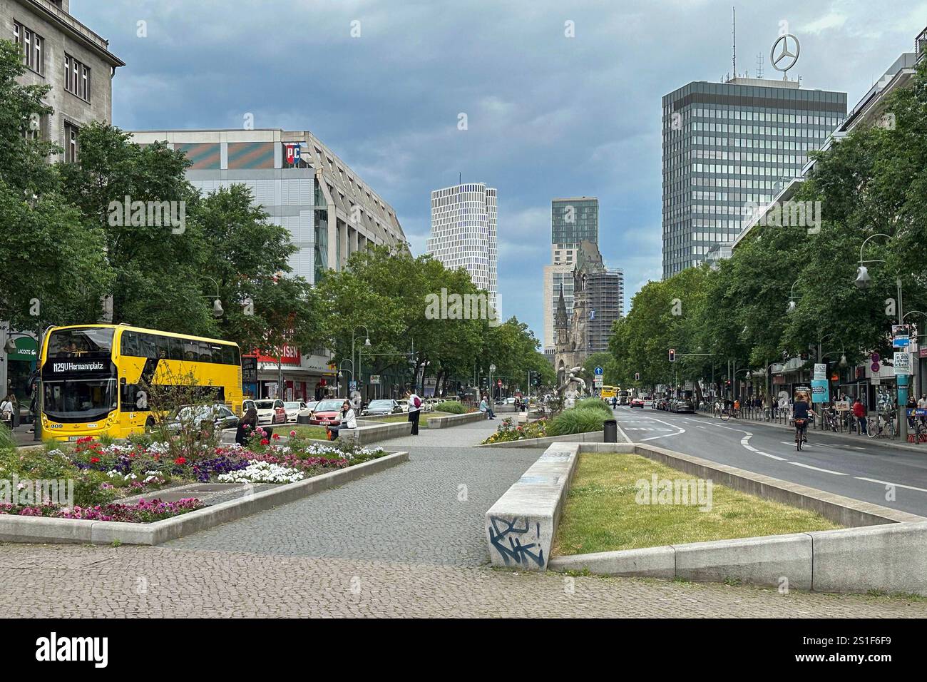 Buslinie in berlin hi-res stock photography and images - Alamy